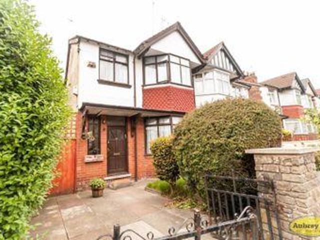 3 Bedrooms Semi detached house for sale in Colchester Avenue, Prestwich, Manchester M25