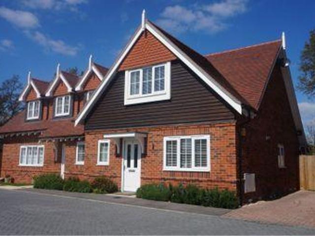 3 Bedrooms Semi detached house for sale in Colborne Close, Iver SL0