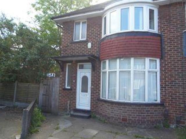 3 Bedrooms Semi detached house for sale in Conway Close, Whitefield M45
