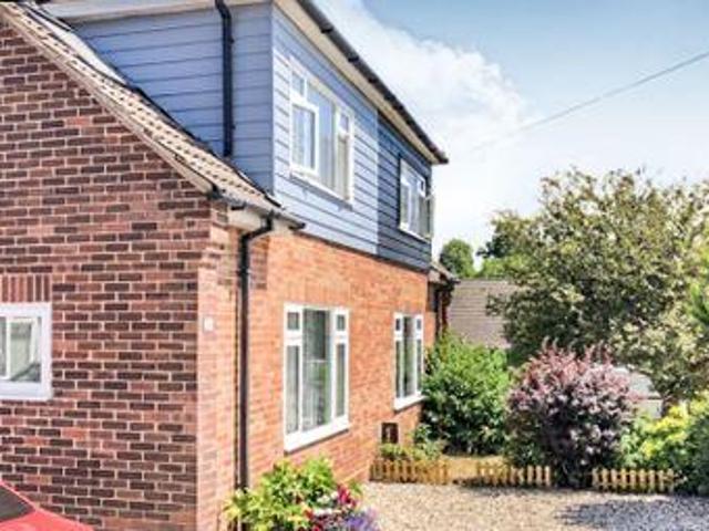3 Bedrooms Semi detached house for sale in Coombe Rise, Chelmsford CM1