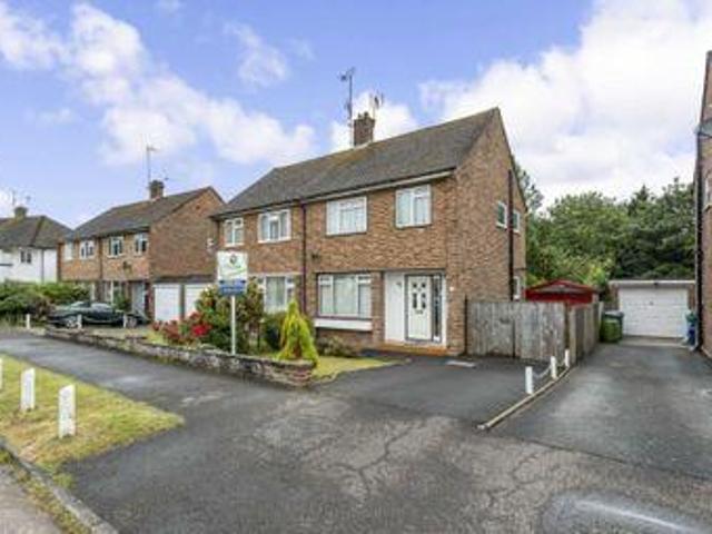 3 Bedrooms Semi detached house for sale in Cootes Avenue, Horsham RH12