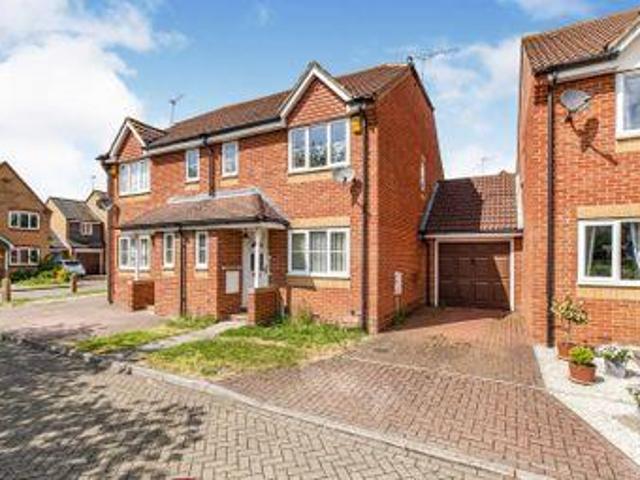 3 Bedrooms Semi detached house for sale in Copse Close, Slough SL1