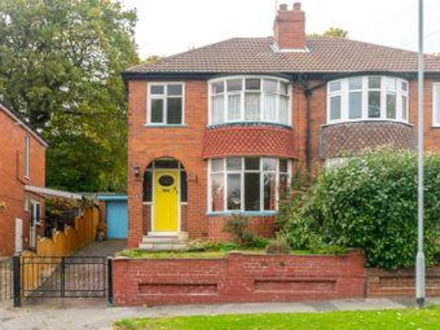 3 Bedrooms Semi detached house for sale in Coppice Way, Leeds, West Yorkshire LS8
