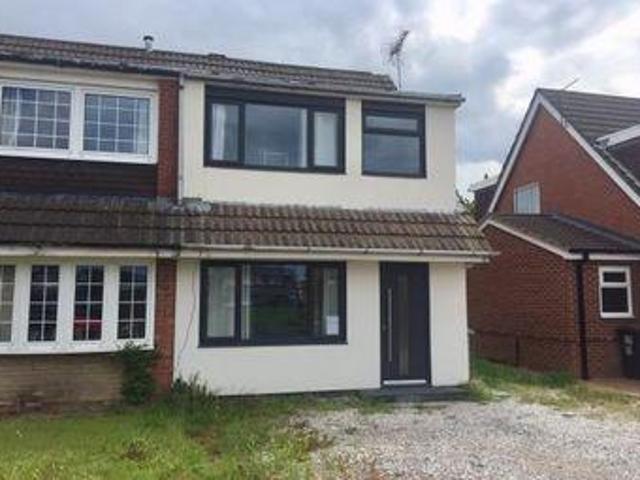 3 Bedrooms Semi detached house for sale in Cormorant Close, Crewe, Cheshire CW1
