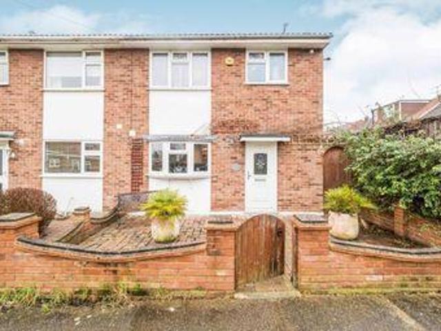 3 Bedrooms Semi detached house for sale in Corringham, Stanford Le Hope, Essex SS17