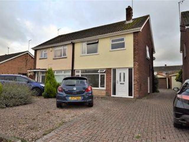 3 Bedrooms Semi detached house for sale in Caernarvon Road, Cheltenham GL51