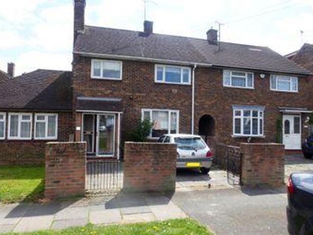 3 Bedrooms Semi detached house for sale in Camborne Avenue, Harold Hill RM3