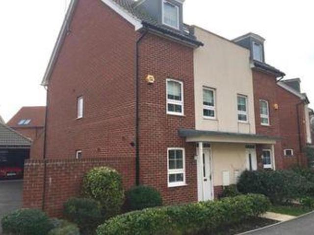 3 Bedrooms Semi detached house for sale in Cambrian Way, Worthing, West Sussex BN13