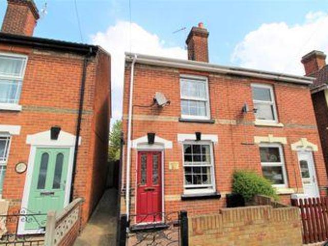 3 Bedrooms Semi detached house for sale in Canterbury Road, Colchester CO2