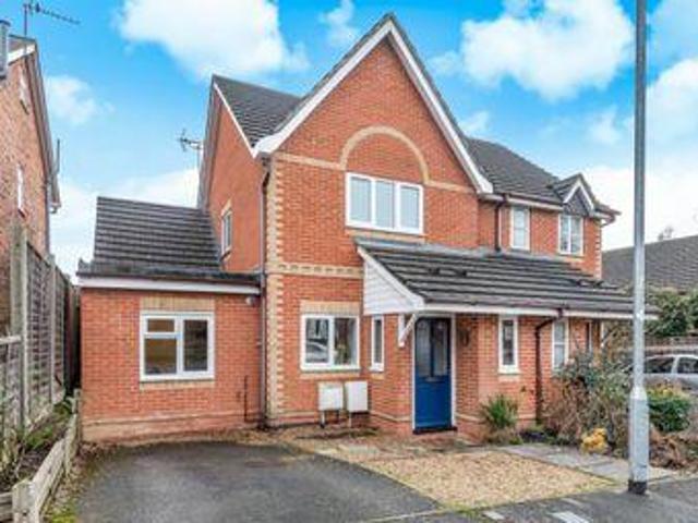 3 Bedrooms Semi detached house for sale in Carey Road, Wokingham RG40