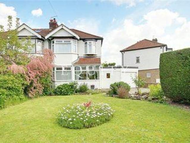 3 Bedrooms Semi detached house for sale in Carisbrook Close, Enfield EN1