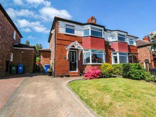 3 Bedrooms Semi detached house for sale in Carlton Way, Glazebrook, Warrington WA3