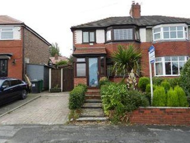 3 Bedrooms Semi detached house for sale in Carlton Way, Glazebrook, Warrington WA3