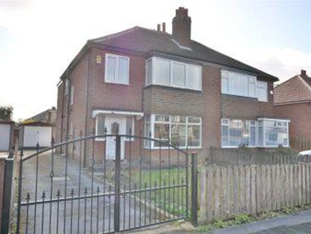 3 Bedrooms Semi detached house for sale in Carr Manor Parade, Meanwood, Leeds LS17