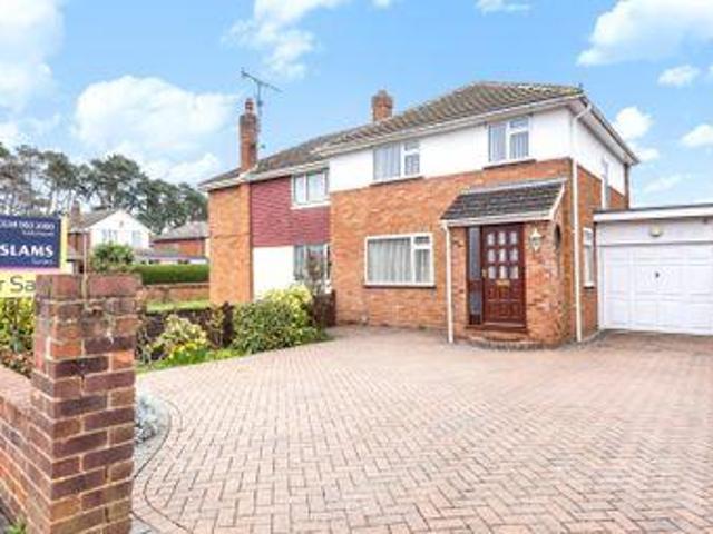 3 Bedrooms Semi detached house for sale in Cartmel Drive, Woodley, Reading RG5