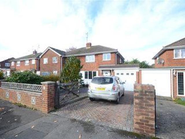 3 Bedrooms Semi detached house for sale in Cartmel Drive, Woodley, Reading RG5