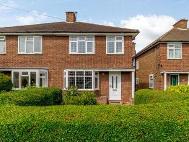 3 Bedrooms Semi detached house for sale in Carter Drive, Romford RM5