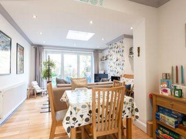 3 Bedrooms Semi detached house for sale in Carville Crescent, Brentford TW8