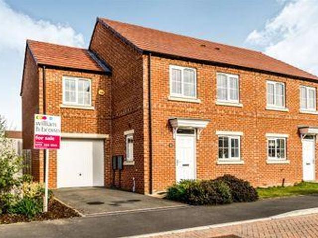 3 Bedrooms Semi detached house for sale in Cedar Drive, Seacroft, Leeds LS14