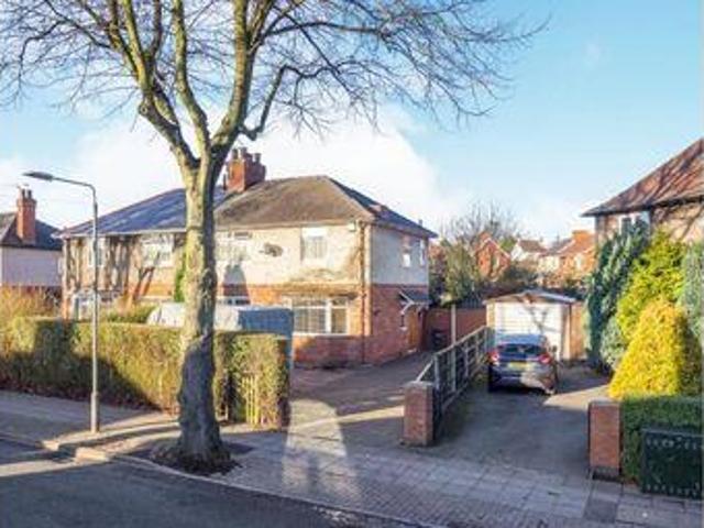 3 Bedrooms Semi detached house for sale in Central Avenue, Hucknall, Nottingham, Nottinghamshire NG15