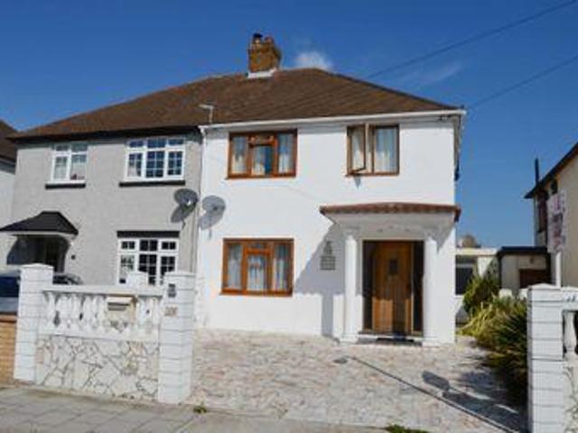 3 Bedrooms Semi detached house for sale in Central Drive, Hornchurch RM12