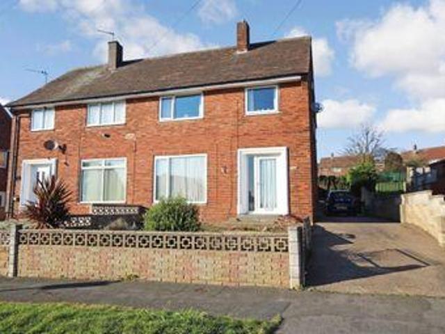 3 Bedrooms Semi detached house for sale in Church Close, Leeds LS14