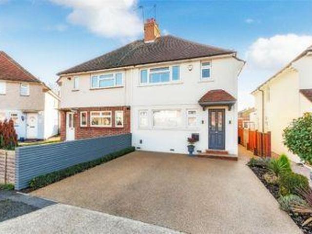 3 Bedrooms Semi detached house for sale in Church Close, Uxbridge, Middlesex UB8