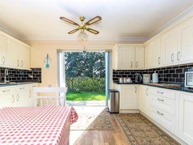 3 Bedrooms Semi detached house for sale in Church Farm Road, Upchurch, Sittingbourne ME9