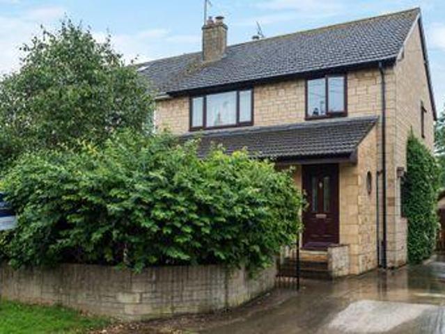 3 Bedrooms Semi detached house for sale in Church Road, Leonard Stanley, Stonehouse GL10