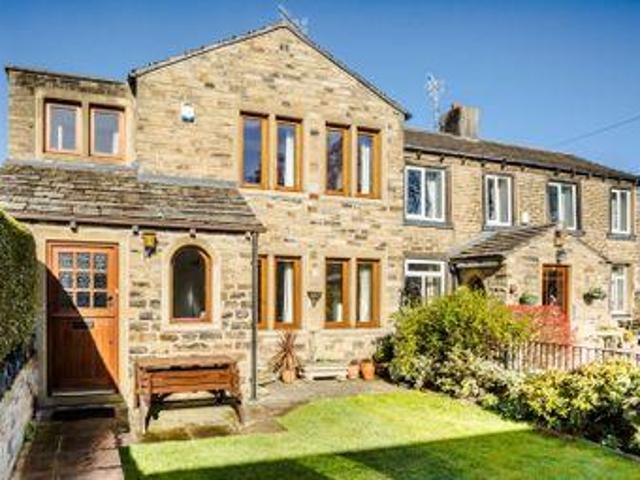 3 Bedrooms Semi detached house for sale in Church View, Armitage Bridge, Huddersfield HD4