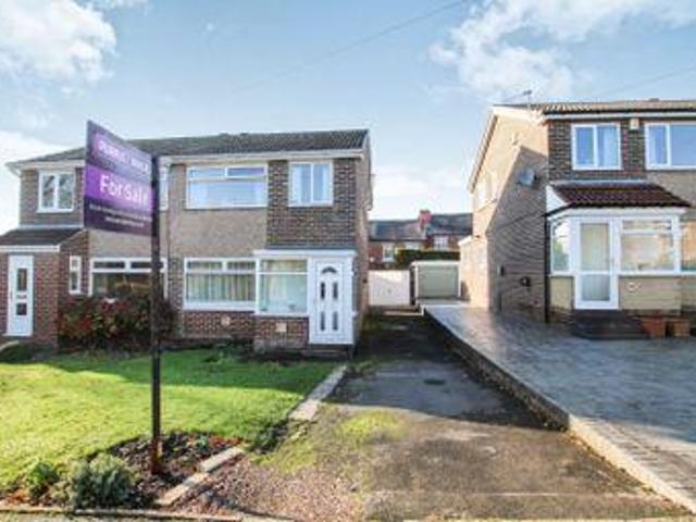 3 Bedrooms Semi detached house for sale in Churchfield Grove, Leeds LS26