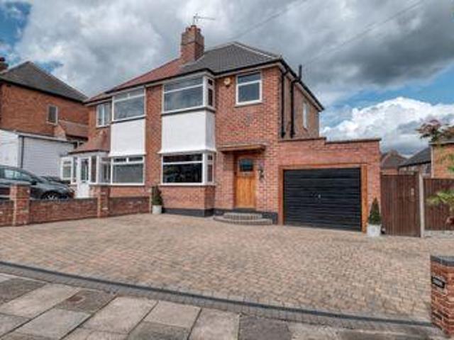 3 Bedrooms Semi detached house for sale in Chadwick Avenue, Rednal, Birmingham B45