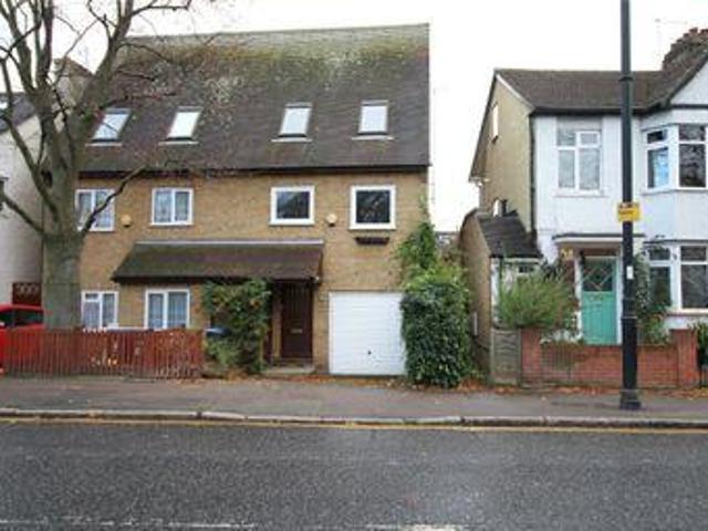 3 Bedrooms Semi detached house for sale in Chase Side, Enfield, Middlesex EN2