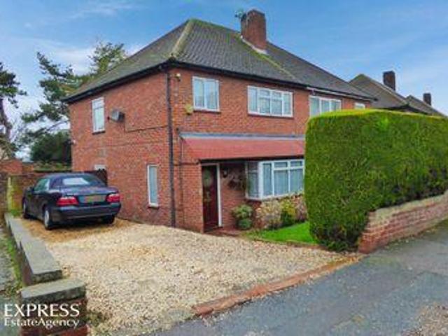 3 Bedrooms Semi detached house for sale in Chesterfield Close, Orpington, Kent BR5