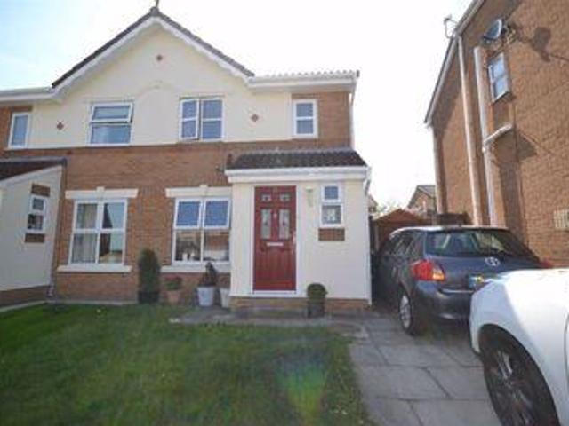 3 Bedrooms Semi detached house for sale in Chestnut Fold, Manchester M26