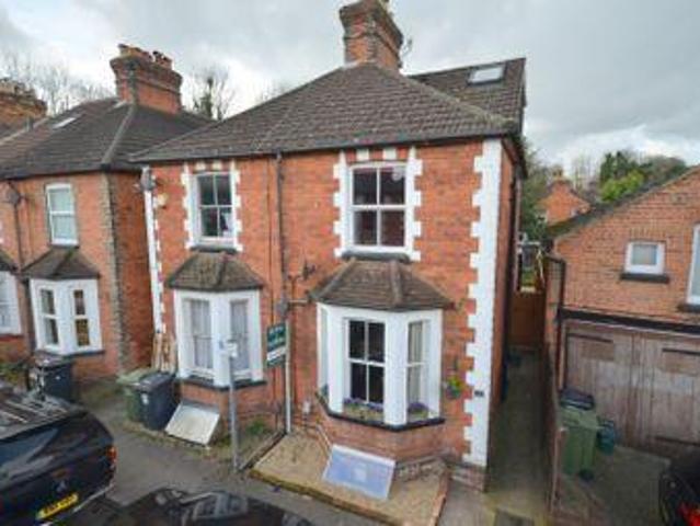 3 Bedrooms Semi detached house for sale in Chestnut Road, Guildford GU1