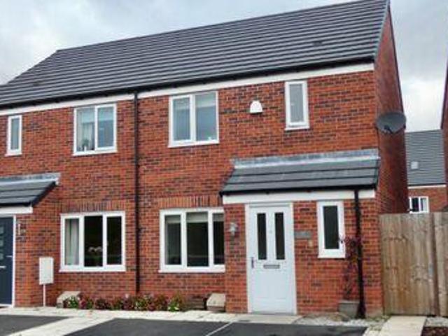 3 Bedrooms Semi detached house for sale in Cherry Avenue, Radcliffe, Manchester M26