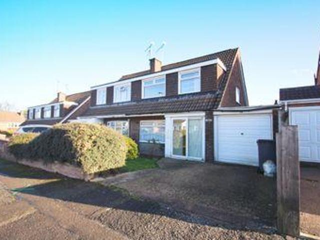 3 Bedrooms Semi detached house for sale in Chevin Avenue, Leicester LE3