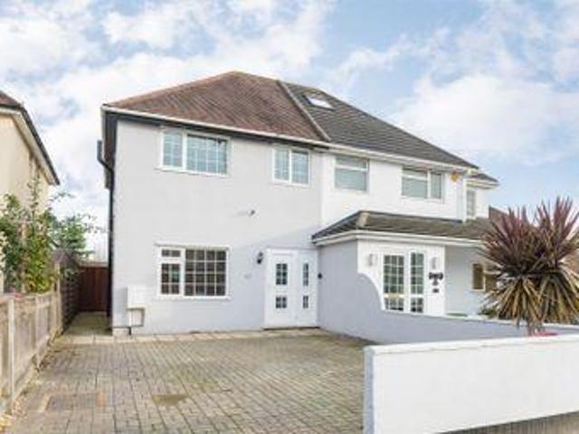 3 Bedrooms Semi detached house for sale in Cippenham Lane, Cippenham, Slough SL1