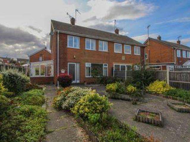 3 Bedrooms Semi detached house for sale in Clumber Place, Inkersall, Chesterfield S43