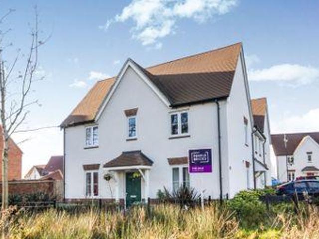 3 Bedrooms Semi detached house for sale in Clybouw Avenue, Horsham RH12