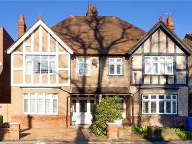 3 Bedrooms Semi detached house for sale in Clarence Road, Windsor, Berkshire SL4