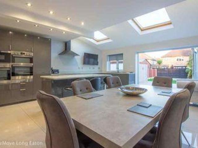 3 Bedrooms Semi detached house for sale in Clarence Road, Beeston, Nottingham NG9
