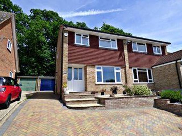 3 Bedrooms Semi detached house for sale in Clearbrook Close, High Wycombe, Buckinghamshire HP13