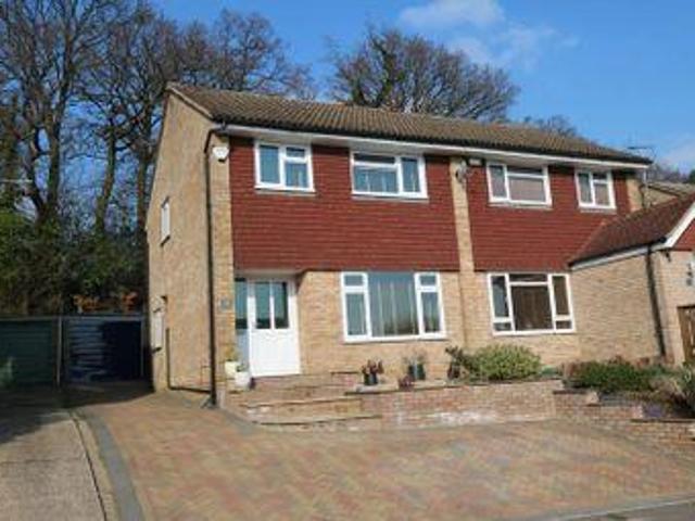 3 Bedrooms Semi detached house for sale in Clearbrook Close, High Wycombe HP13