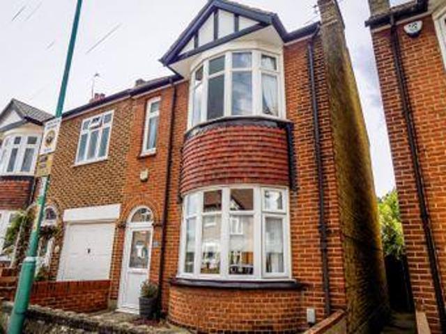 3 Bedrooms Semi detached house for sale in Cleave Road, Gillingham, Kent ME7