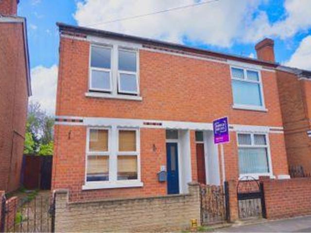 3 Bedrooms Semi detached house for sale in Clevedon Road, Gloucester GL1