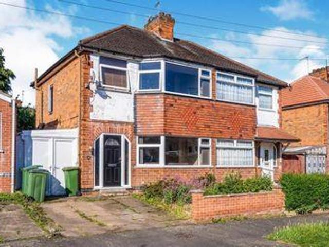 3 Bedrooms Semi detached house for sale in Cleveleys Avenue, Leicester LE3