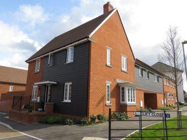 3 Bedrooms Semi detached house for sale in Clift Close, Basingstoke RG24