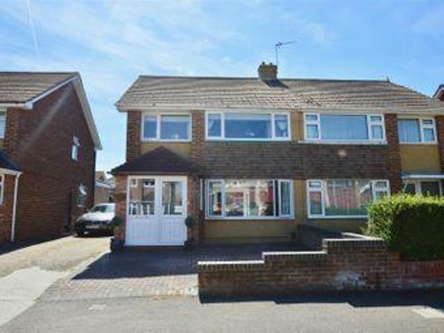 3 Bedrooms Semi detached house for sale in Clipper Crescent, Gravesend DA12